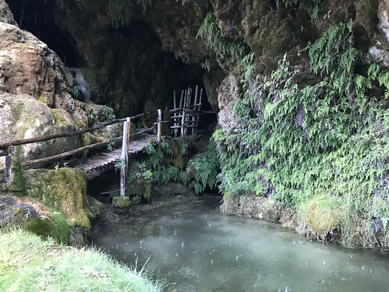 Le Grotte e la cascata di Labante poco fuori Bologna